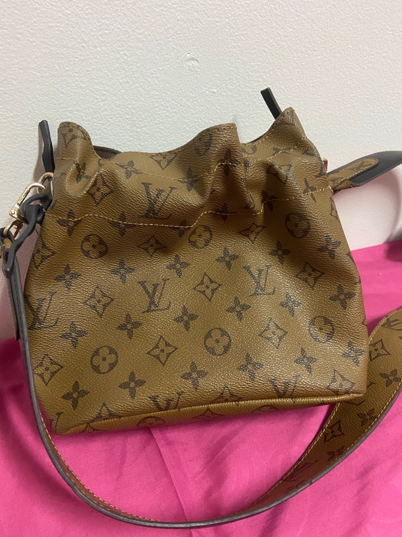 Tas LV, Barang Mewah, Tas & Dompet di Carousell