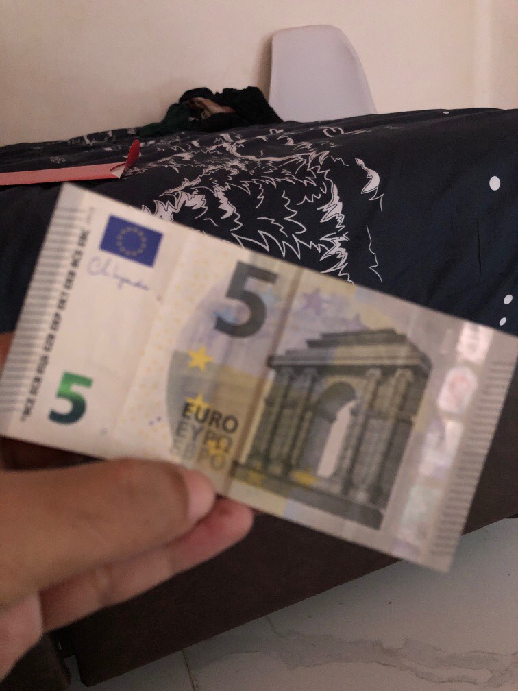 Uang 5 euro asli, Barang Yang Dicari di Carousell