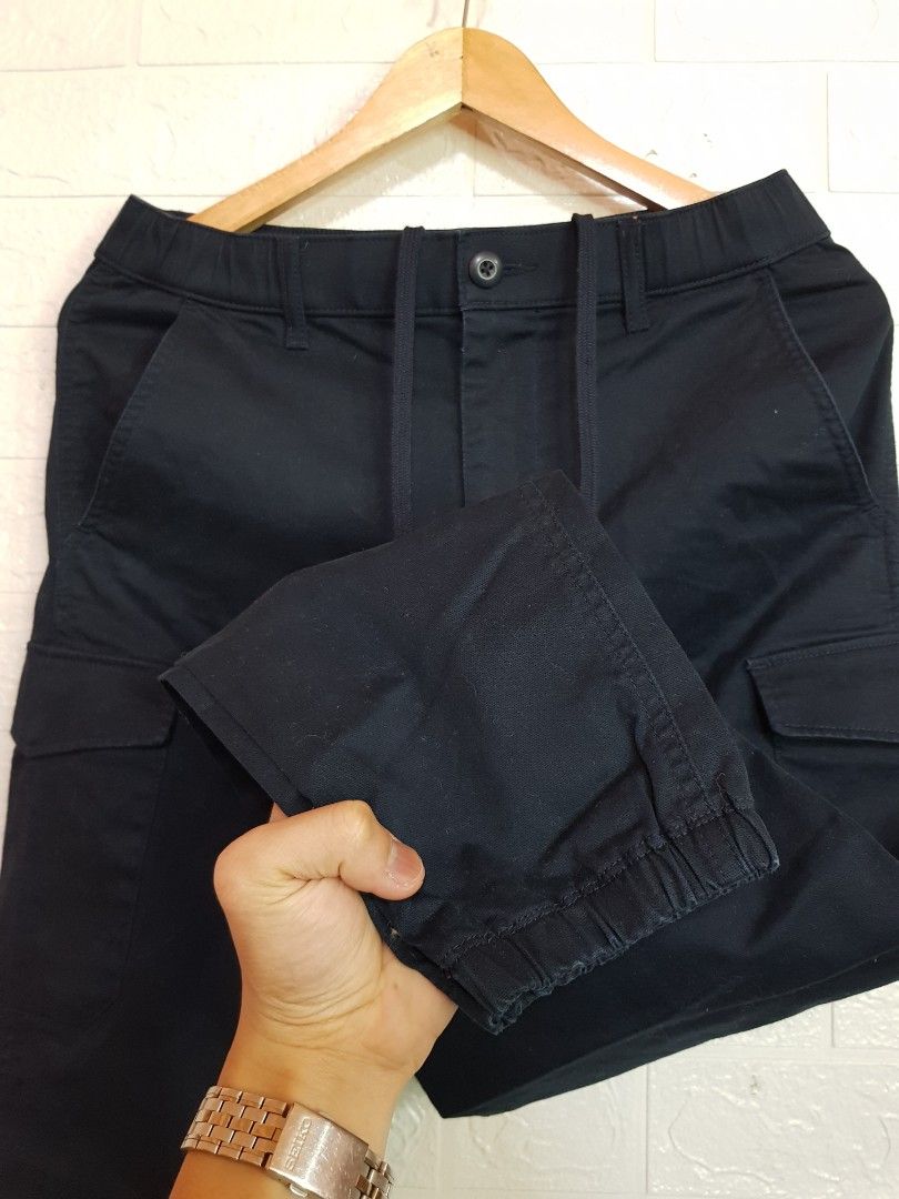 UNIQLO NAVY BLUE CARGO, Men's Fashion, Bottoms, Joggers on Carousell