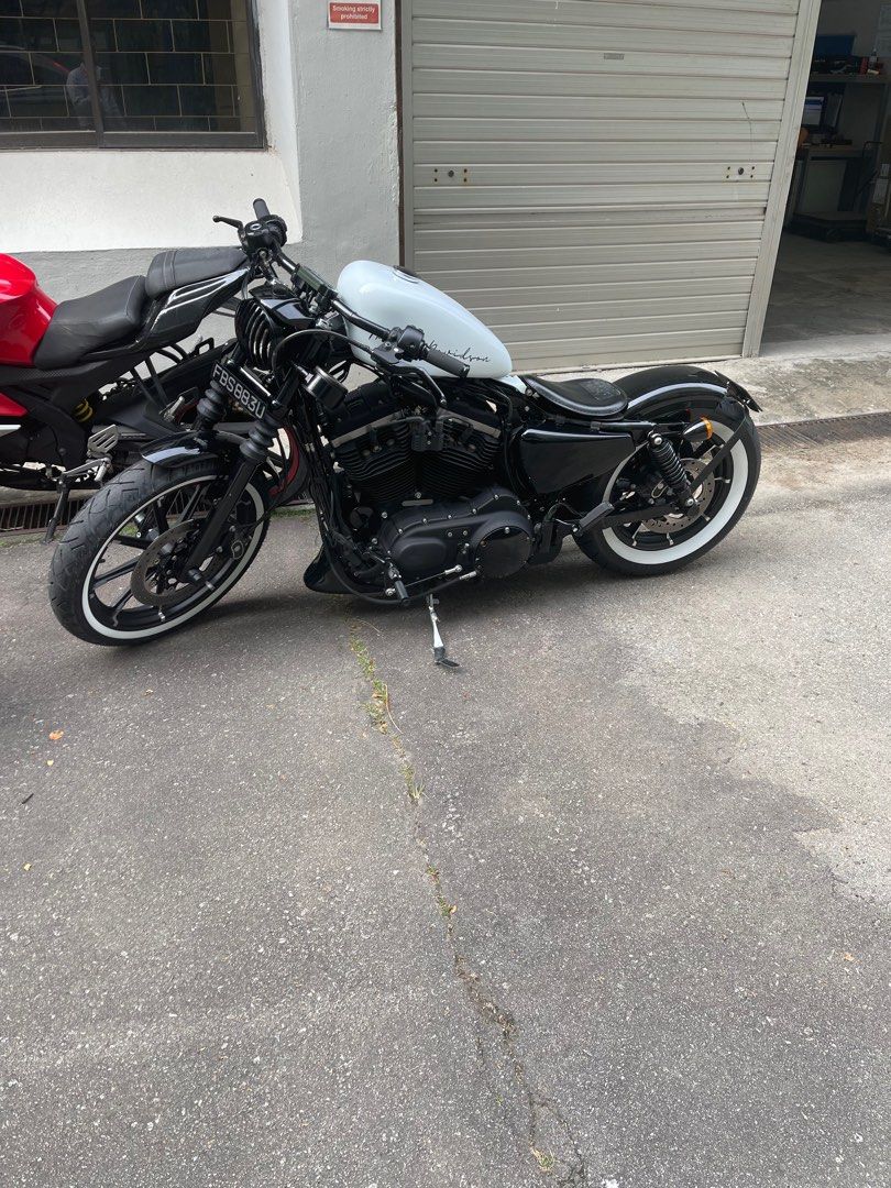 Harley Davidson 883 Iron Bobber