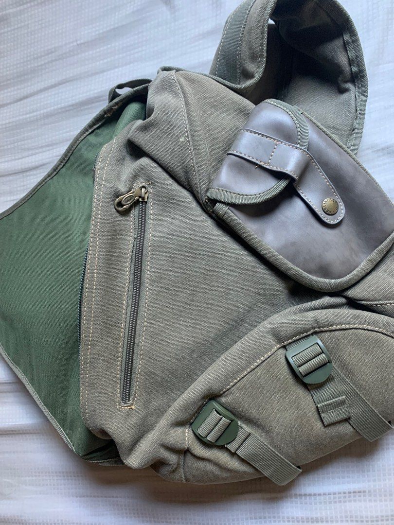 Aerlis body bag on Carousell