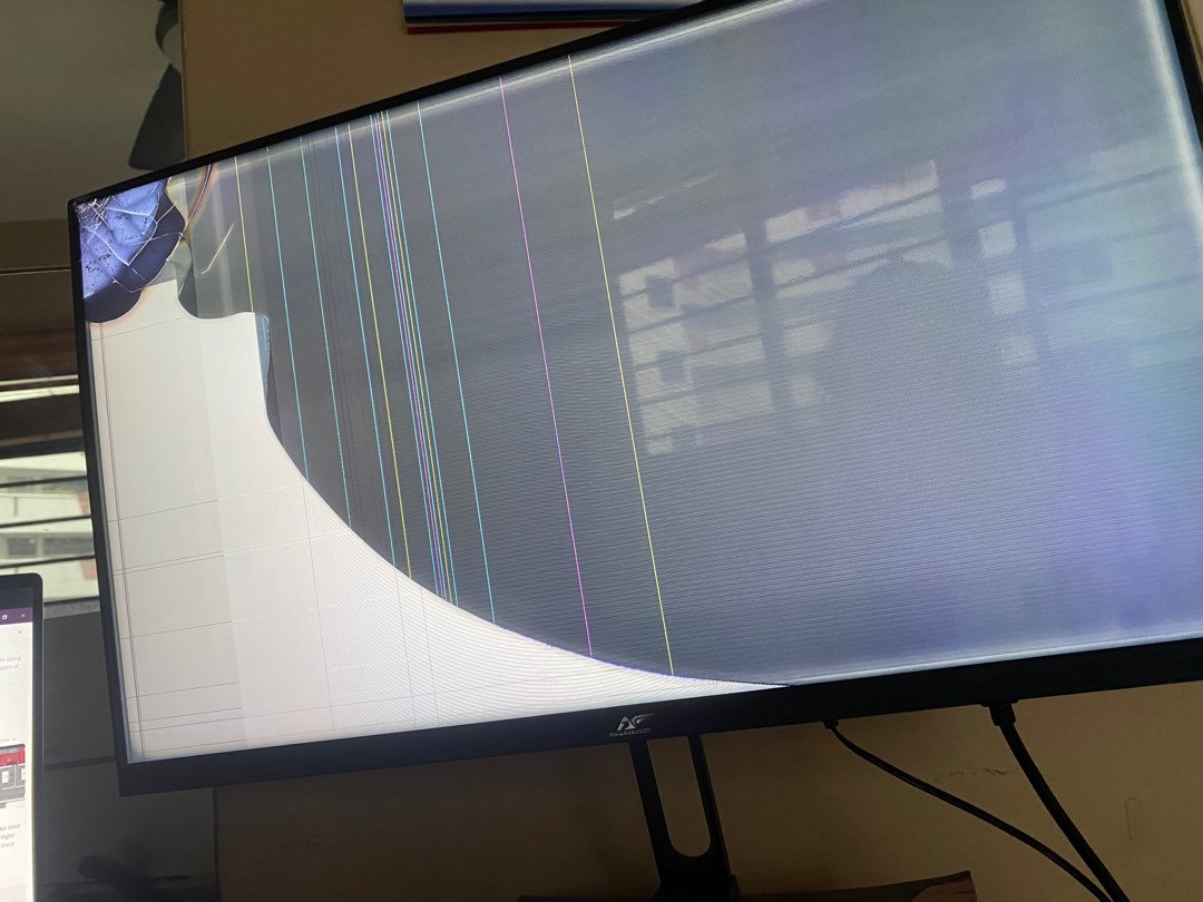 Broken monitor, Computers & Tech, Desktops on Carousell