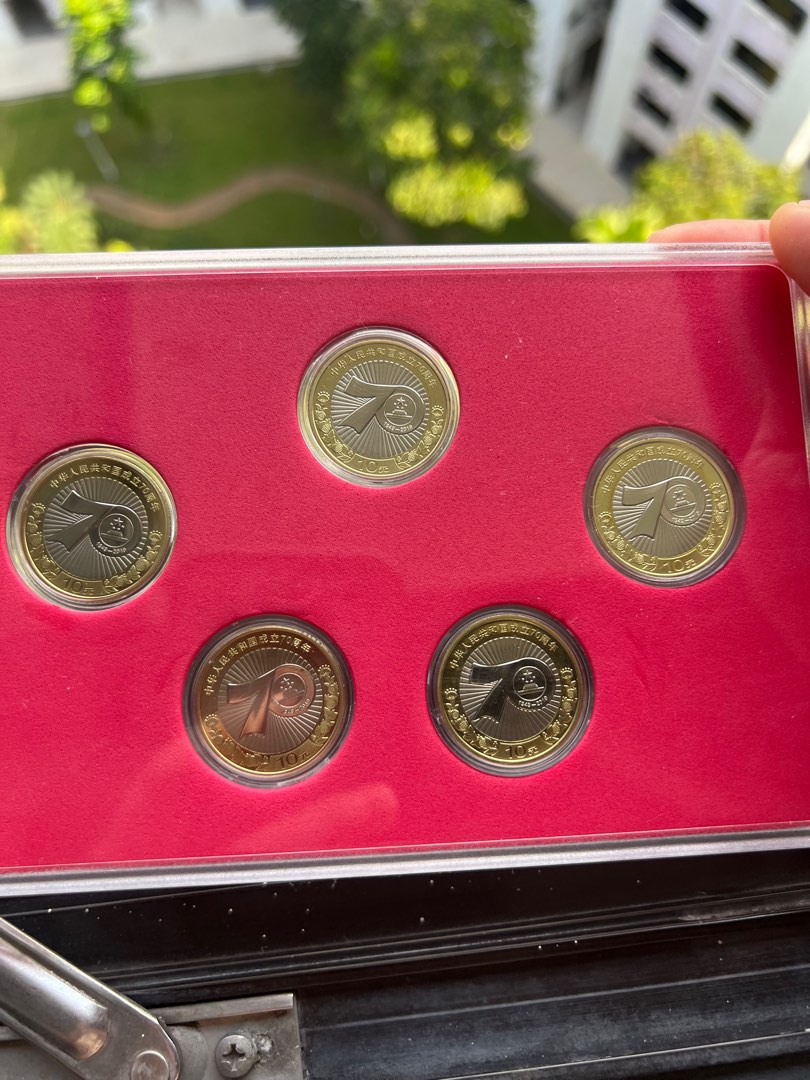 Commemorative coins for the 70th anniversary of the founding of China ...