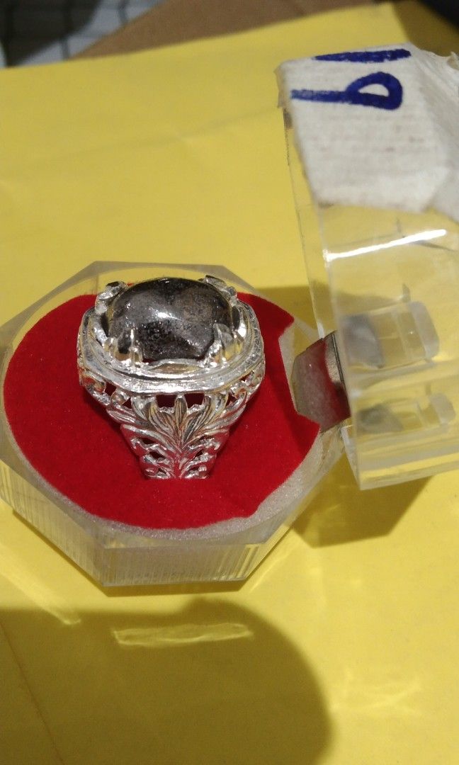 Hyper Rare!!! Cincin Besi Towo!!, Hobbies & Toys, Memorabilia ...