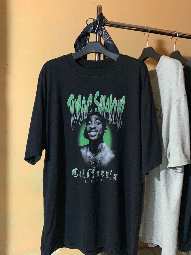 kaos 2pac tupac shakur official merch 2020, Fesyen Pria, Pakaian ...