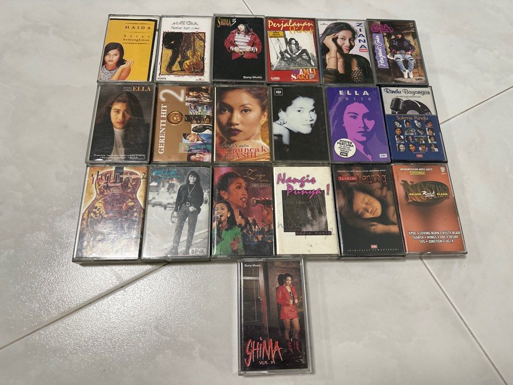 Music cassette Malay Melayu @ 25 each, Hobbies & Toys, Music & Media, CDs & DVDs on Carousell