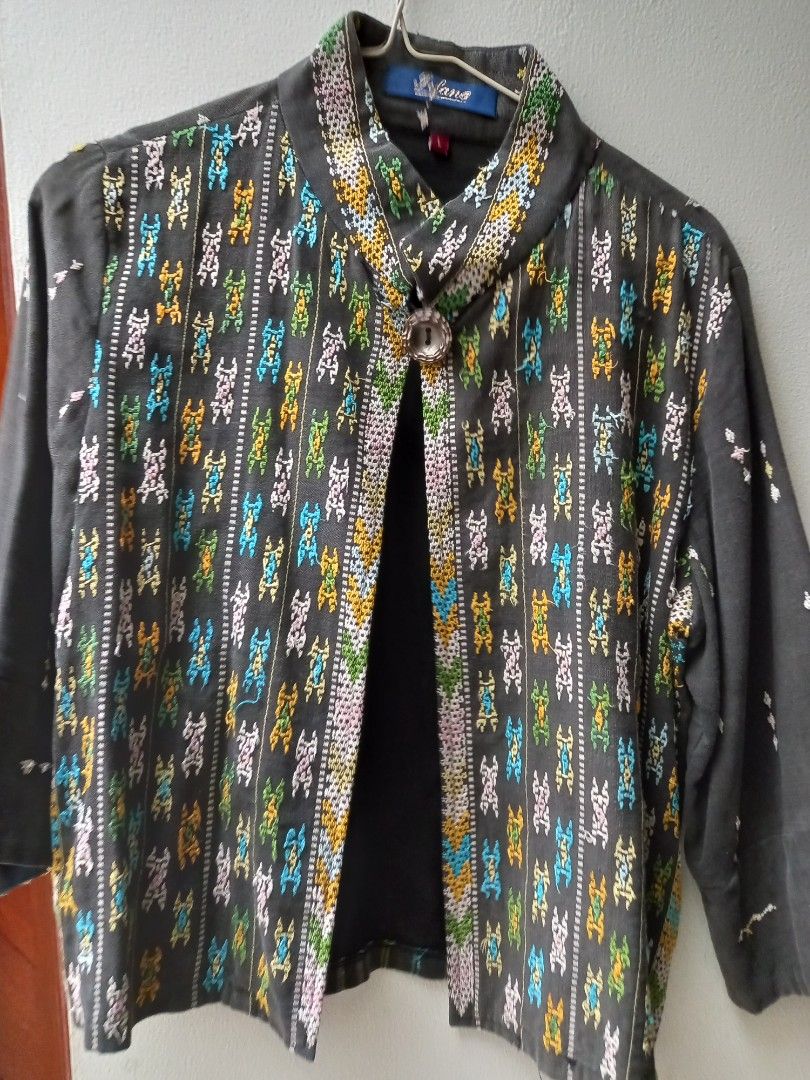Outer Tenun Manggarai NTT size L, Fesyen Wanita, Pakaian Wanita, Baju Luaran di Carousell