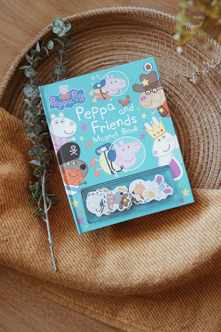 Peppa Pig: Peppa and Friends Magnet Book, Hobbies & Toys, Books ...
