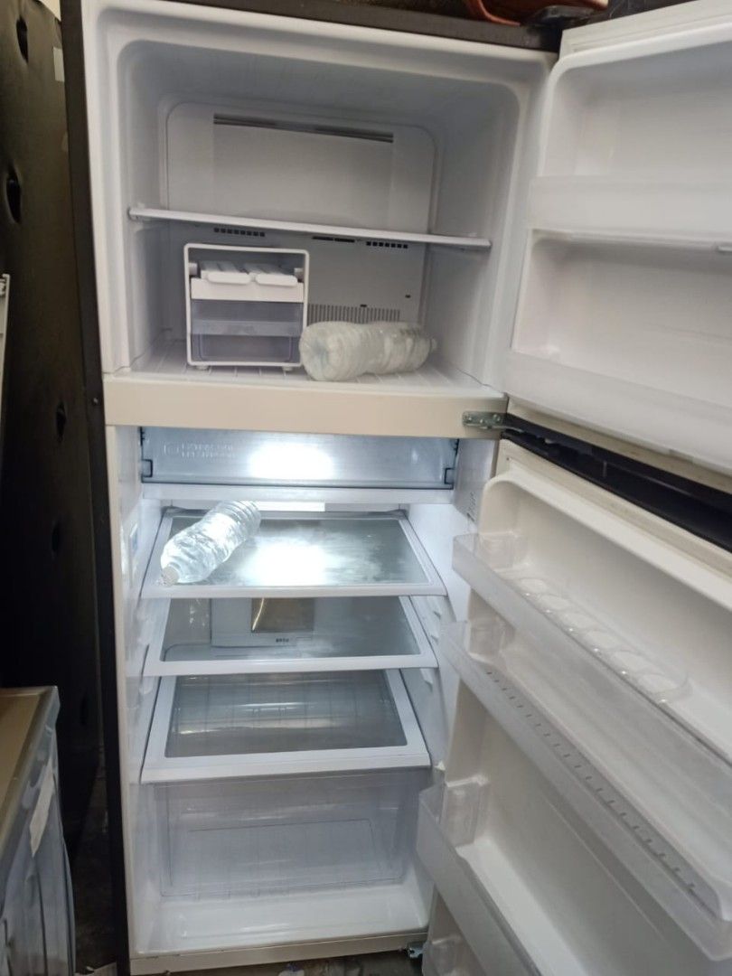 Peti ais sharp 364 liter, TV & Home Appliances, Kitchen Appliances ...