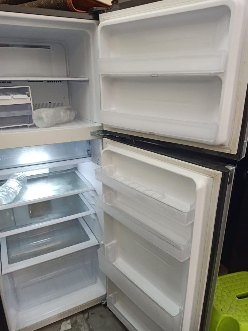 Peti ais sharp 364 liter, TV & Home Appliances, Kitchen Appliances ...