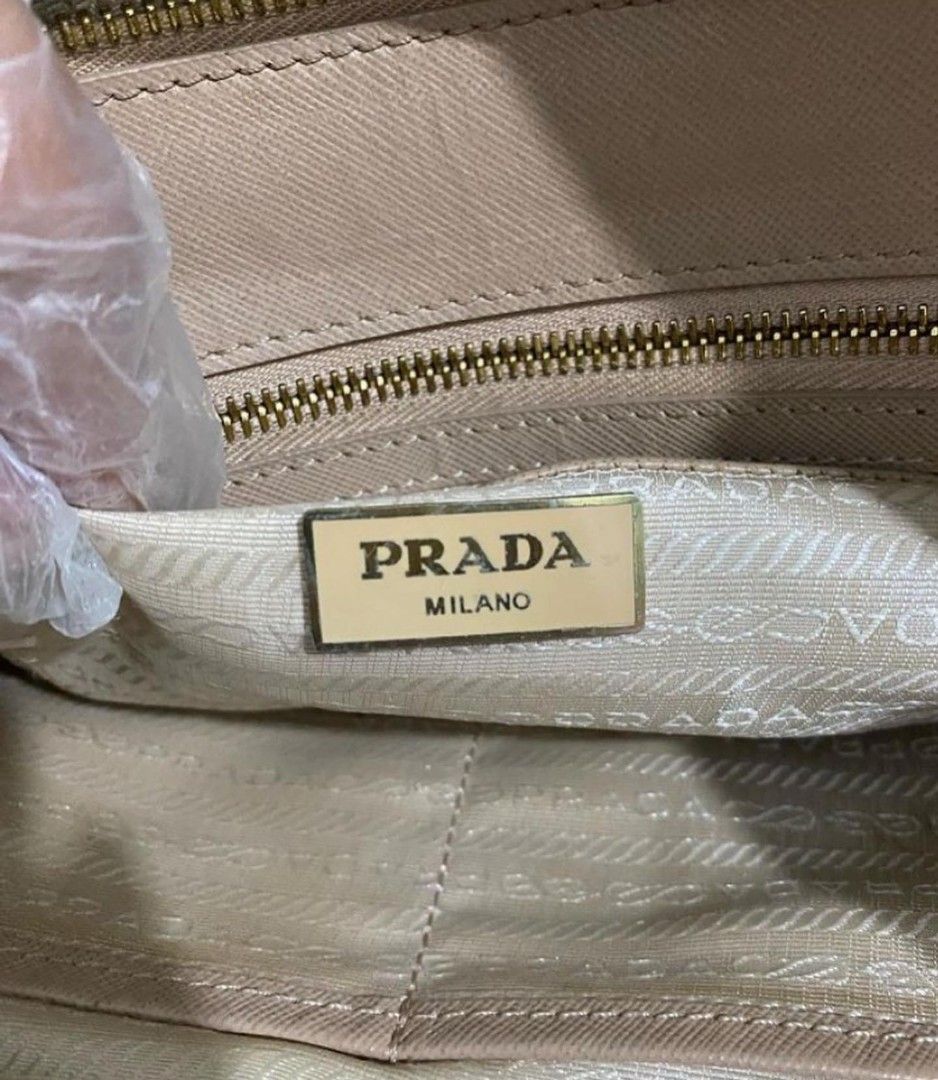 PRADA MADE IN ITALY FULL KULIT ASLI on Carousell