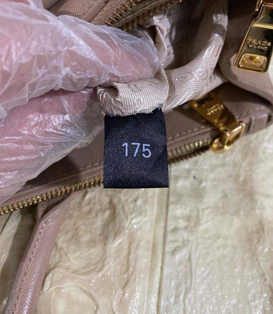 PRADA MADE IN ITALY FULL KULIT ASLI on Carousell