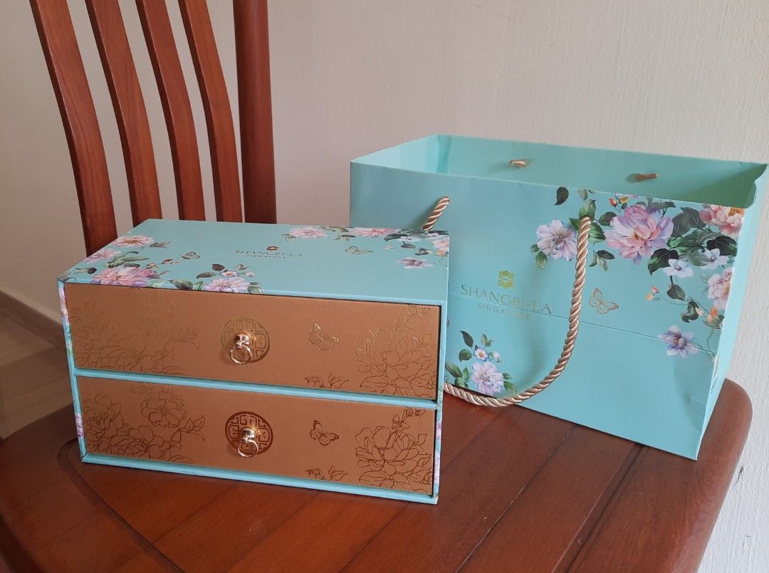 Shangri-la mooncake gift box, Hobbies & Toys, Stationery & Craft, Other ...