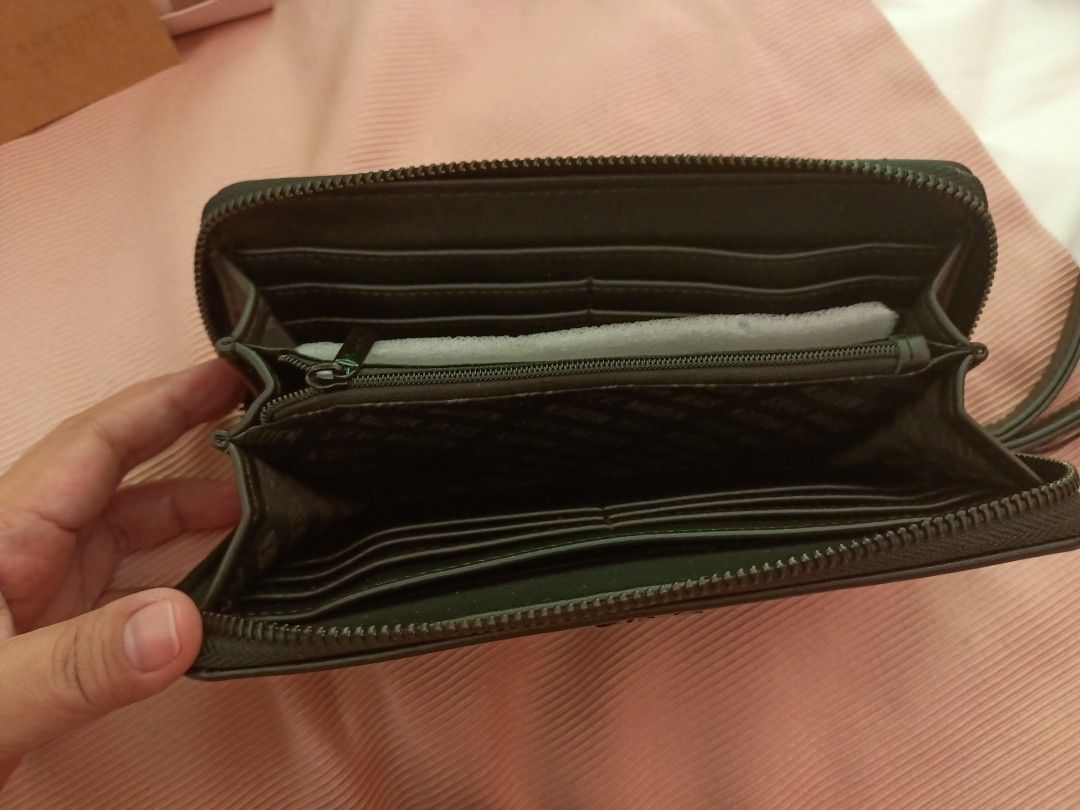 Steve Madden long wallet, Women's Fashion, Bags & Wallets, Wallets & Card holders on Carousell