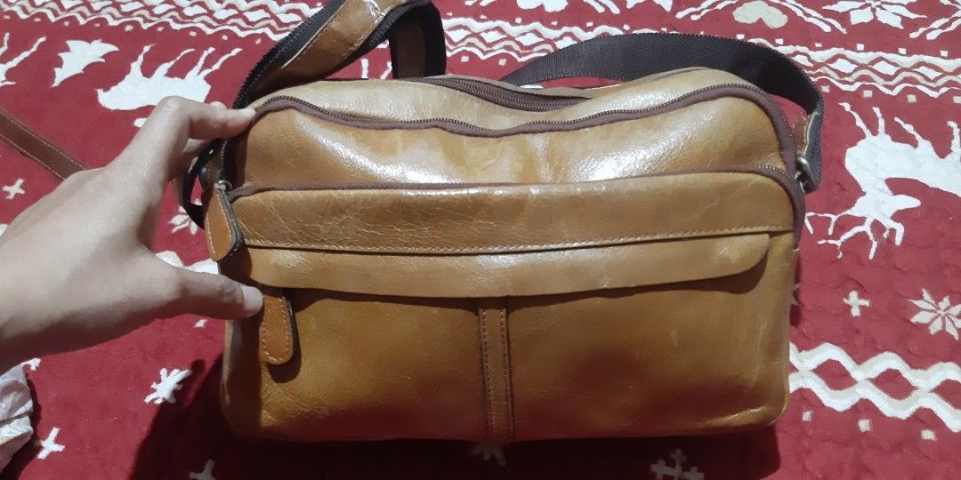 Tas Kulit sapi asli made in korea, Fesyen Wanita, Tas & Dompet di Carousell