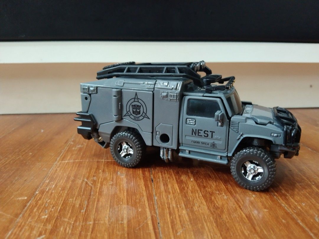 Transformers Studio Series ROTF Bumblebee and NEST Ratchet Bundle ...