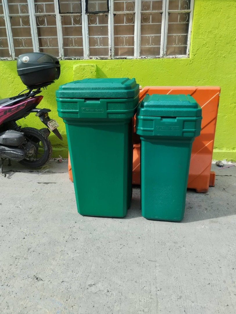 Trash bin roller king, Furniture & Home Living, Cleaning & Homecare ...