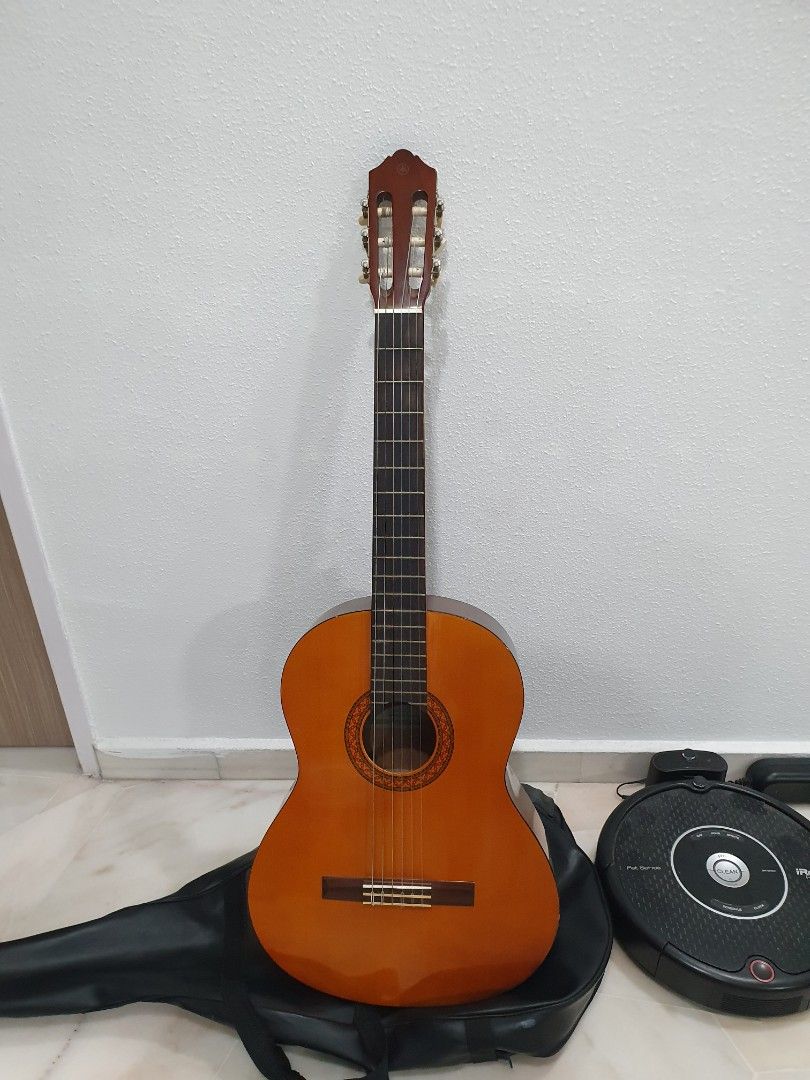 Yamaha C40 Classical Guitar, Hobbies & Toys, Music & Media, Musical Instruments on Carousell