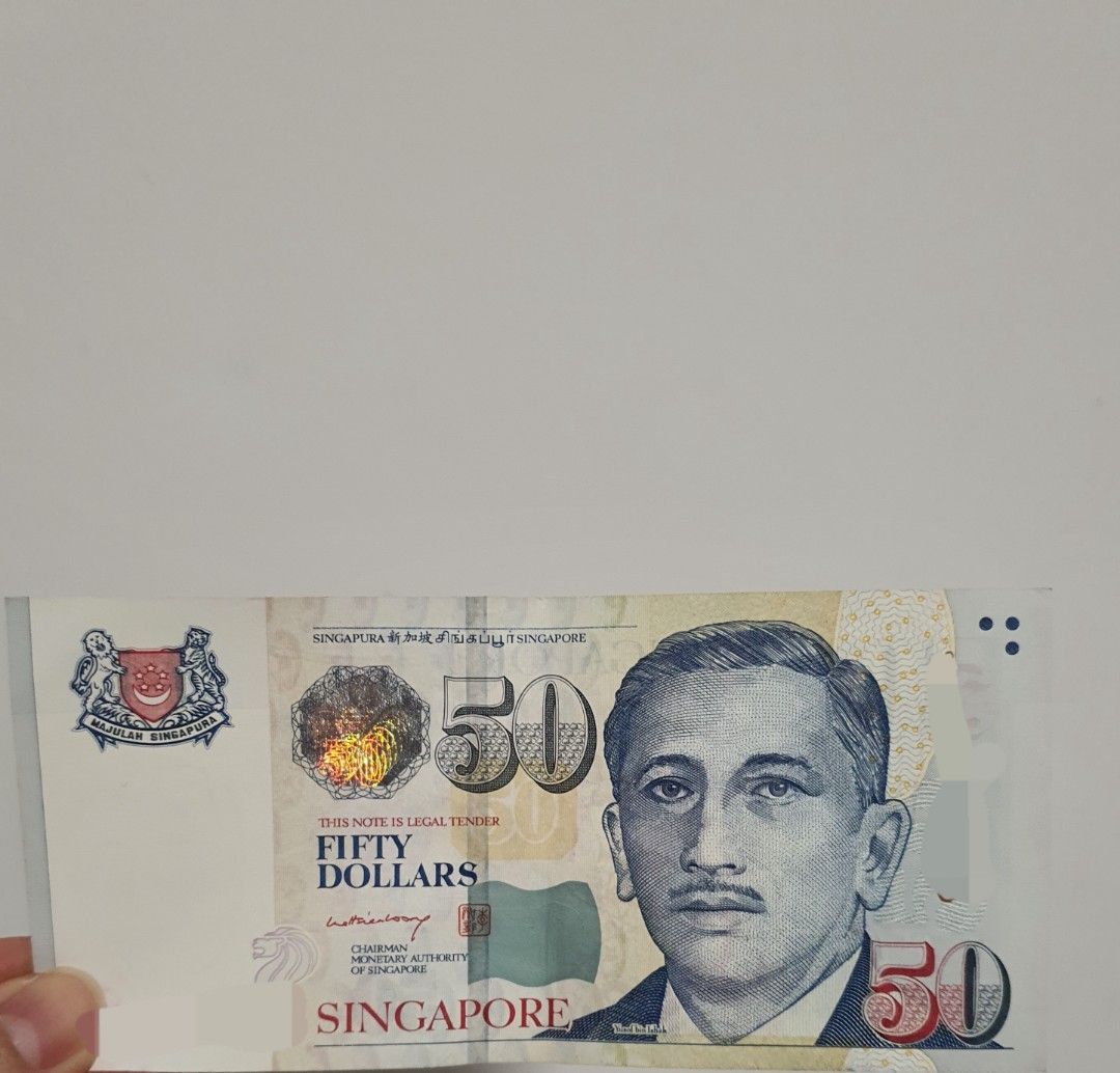 (1) S$1000 note and (2) S$50 & S$10 Singapore Portrait Series Note Lee ...
