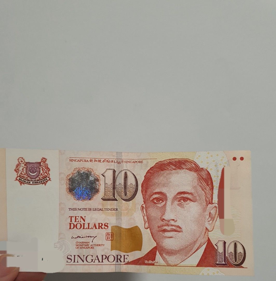 (1) S$1000 note and (2) S$50 & S$10 Singapore Portrait Series Note Lee ...