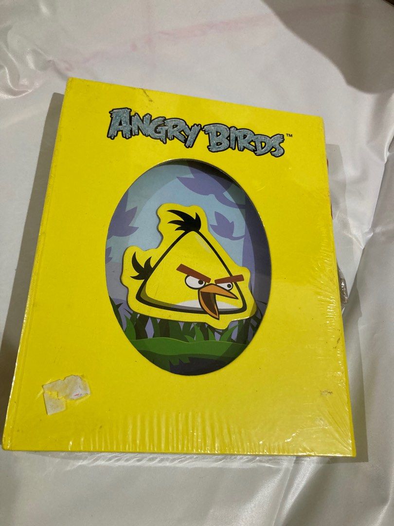 Buku tulis anak angry birds kuning, Buku & Alat Tulis, Buku di Carousell