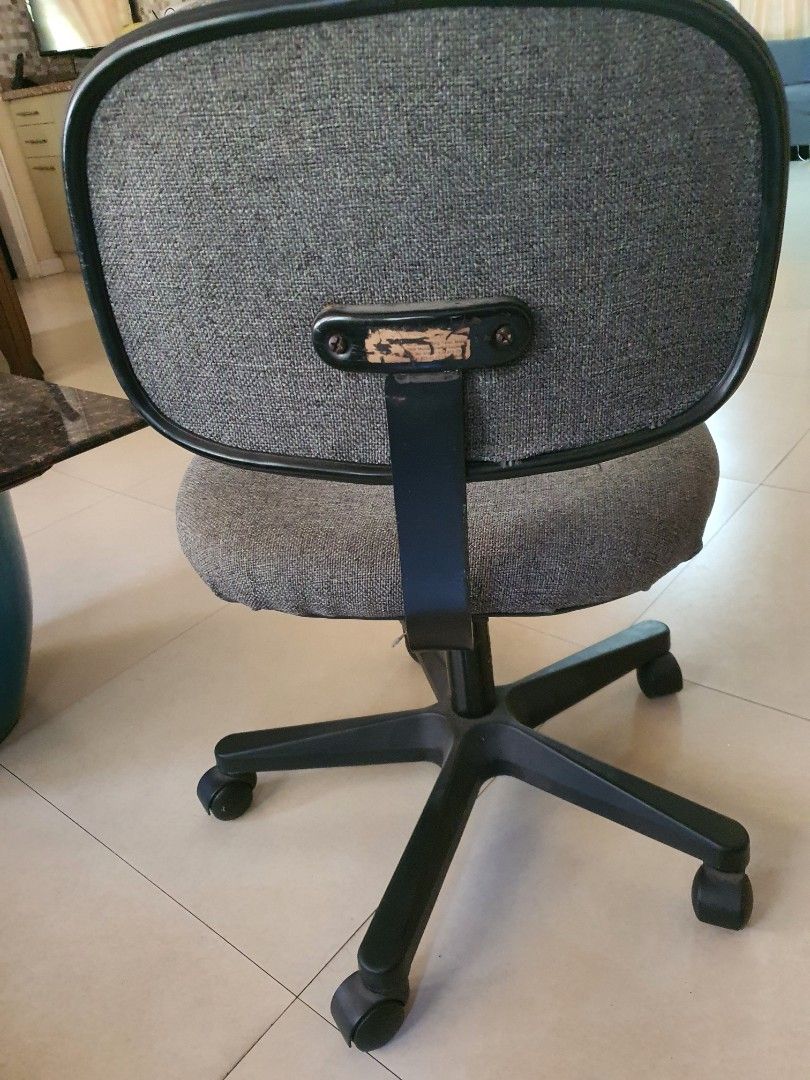 Computer's chair, Furniture & Home Living, Furniture, Chairs on Carousell