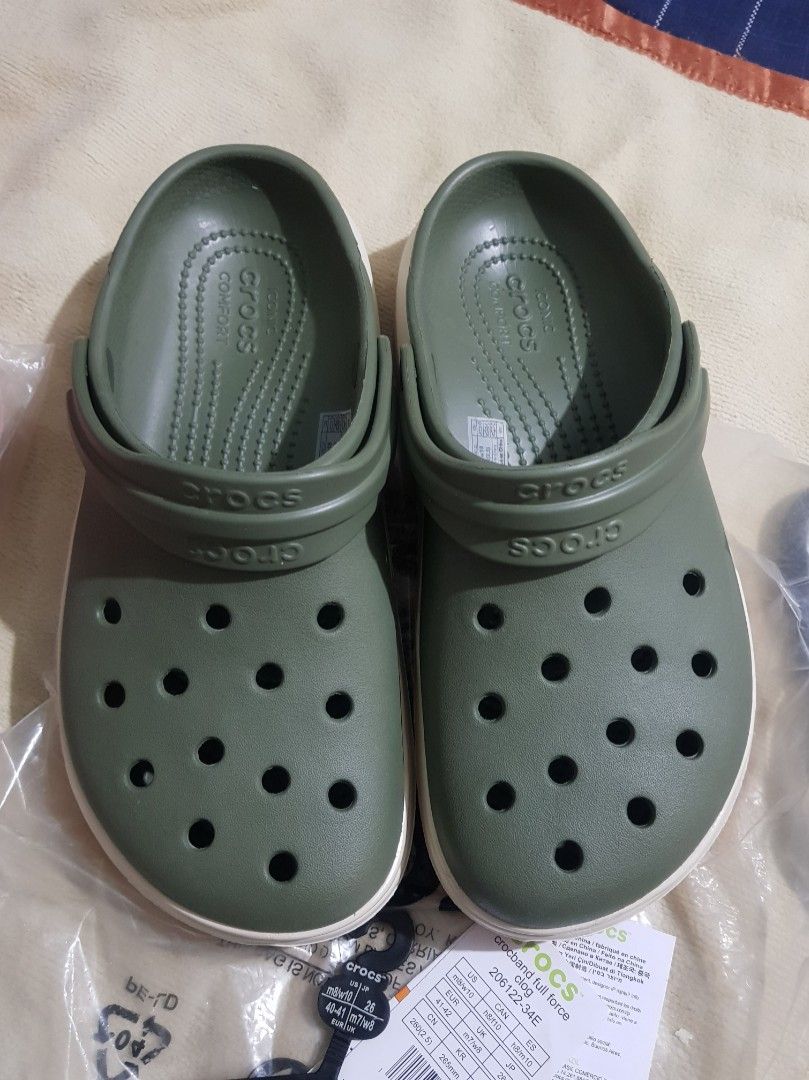 Crocs 100% Orig 100% New, Men's Fashion, Footwear, Slippers & Slides on ...