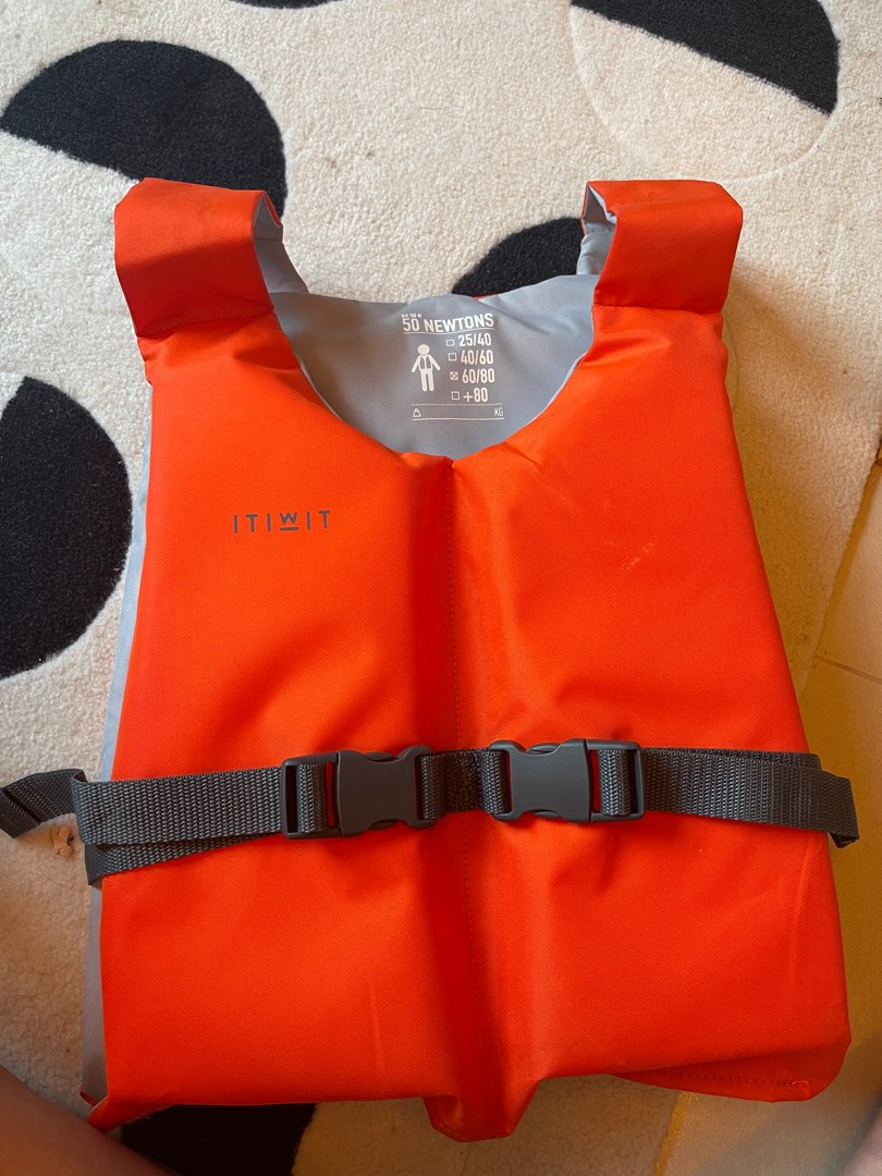 Decathlon ITIWIT life jacket 60/80, 運動產品, 其他運動配件 - Carousell