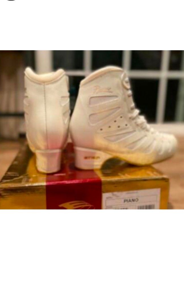 Edea piano figure skates 260c, Sports Equipment, Sports & Games, Skates ...