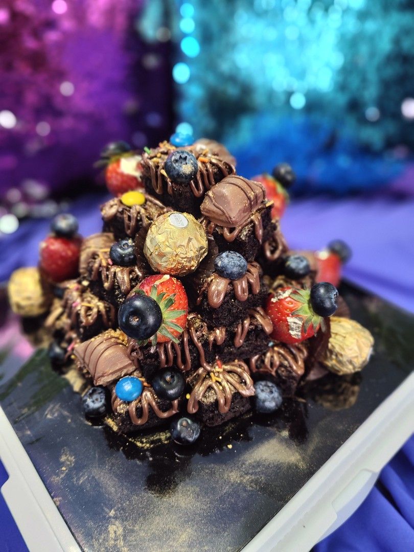 Fudge brownie tower mix with fruits & Chocolate, Food & Drinks ...