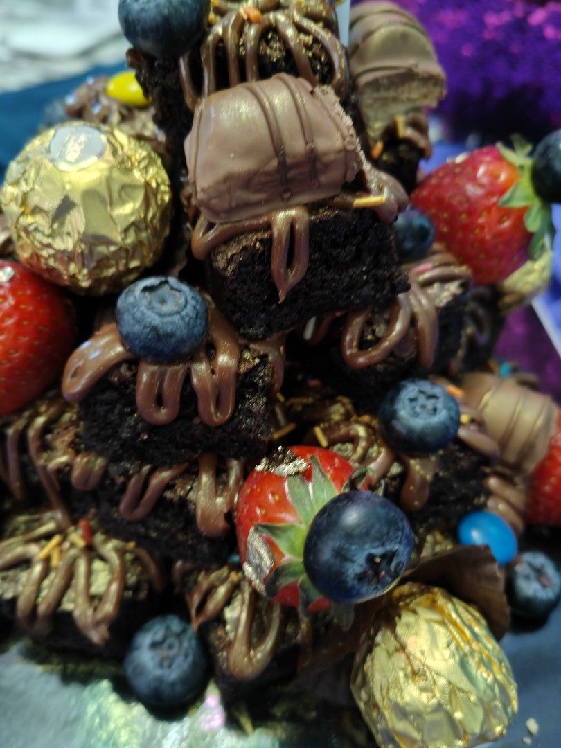 Fudge brownie tower mix with fruits & Chocolate, Food & Drinks ...