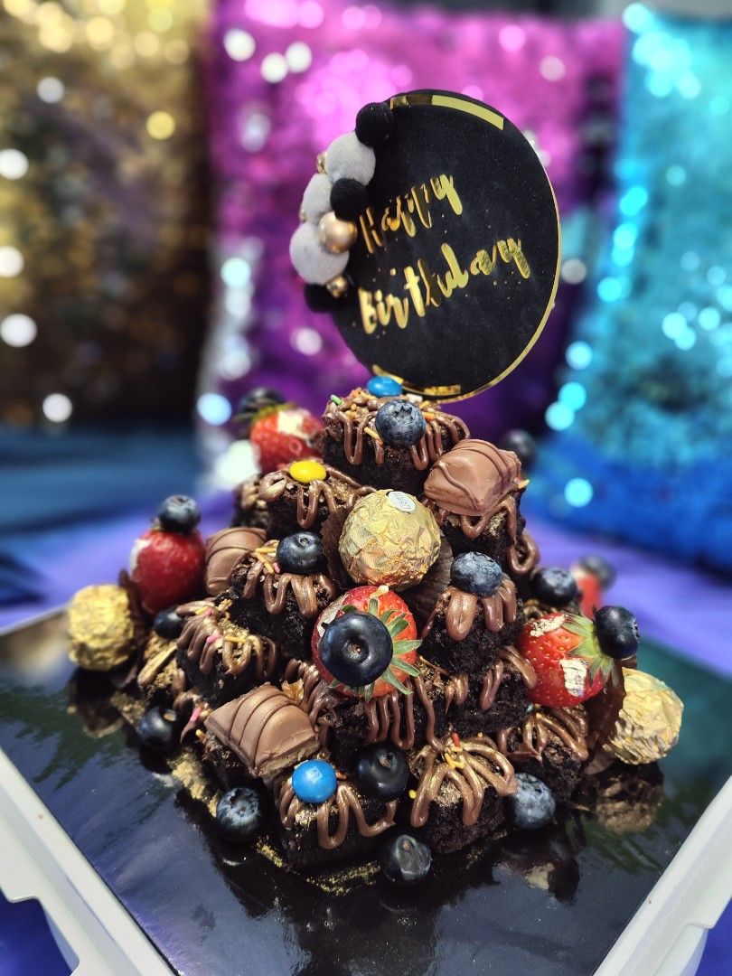 Fudge brownie tower mix with fruits & Chocolate, Food & Drinks ...