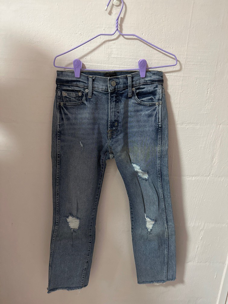 Gap Denim Ripped Jeans, Women's Fashion, Bottoms, Jeans & Leggings on Carousell