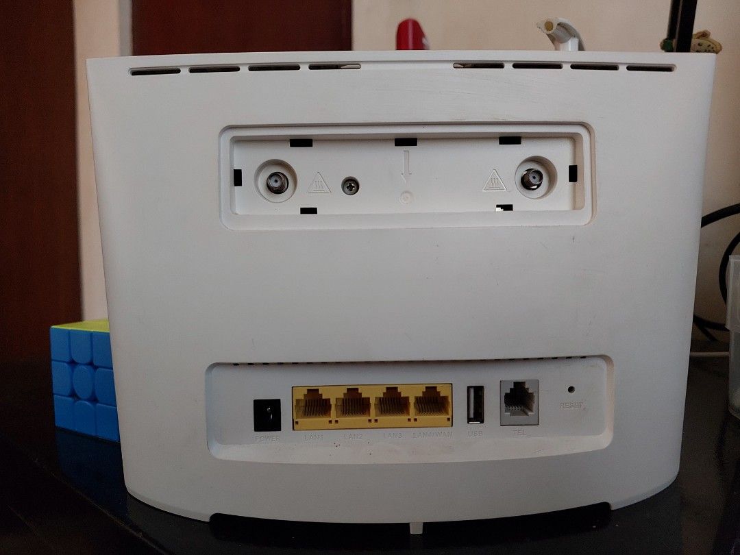 Huawei B525s 65a LTE Router (White Mamba), Computers & Tech, Parts ...