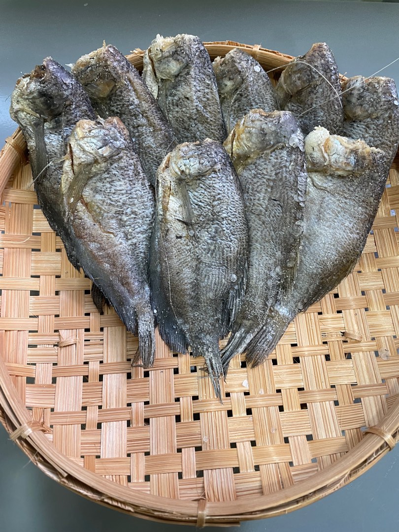 Ikan Emas Dalam Balang