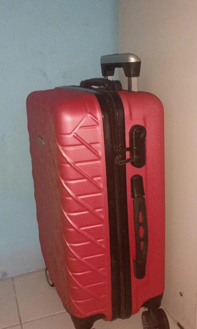 Koper PoLo ukuran sedang, Fesyen Wanita, Aksesoris di Carousell