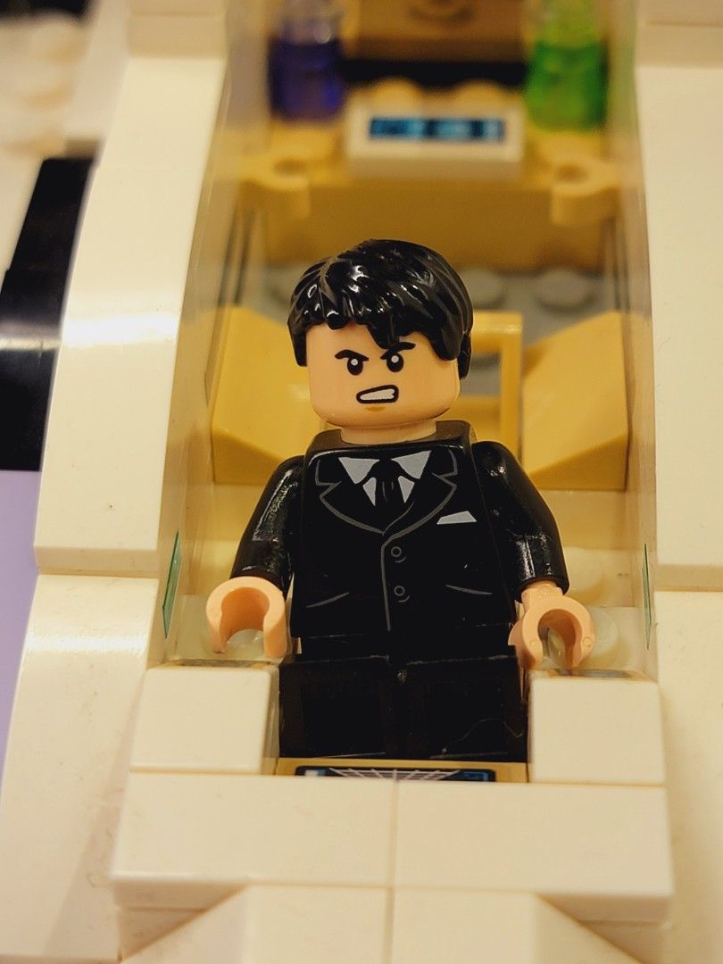 Lego Stark Jet & Minifigures 76130 (Spider-Man, Nick Fury, Happy Hogan ...