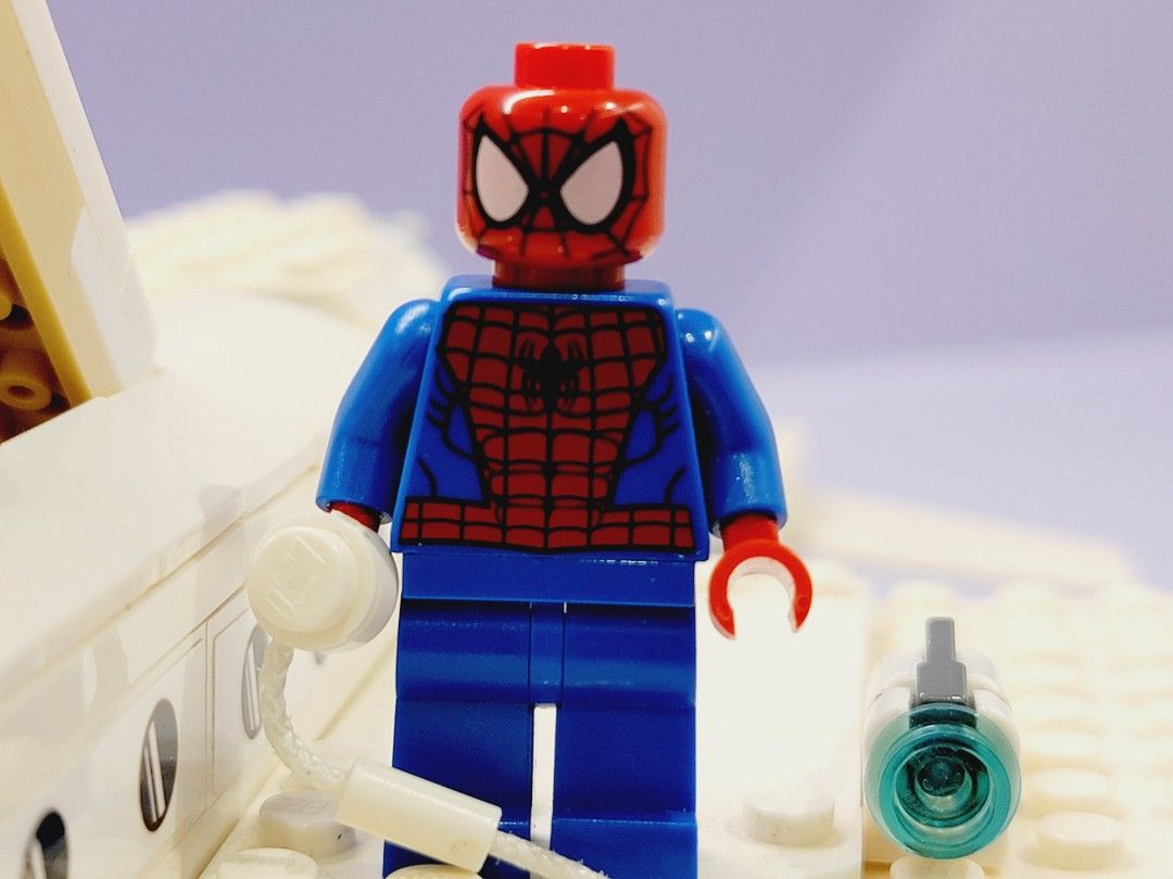 Lego Stark Jet & Minifigures 76130 (Spider-Man, Nick Fury, Happy Hogan ...