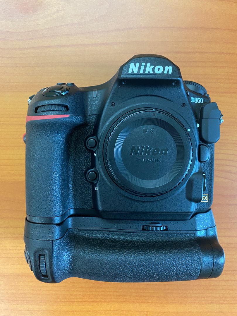 Nikon D850 w/ MB-D18 Battery Grip - Looks like New, Photography ...