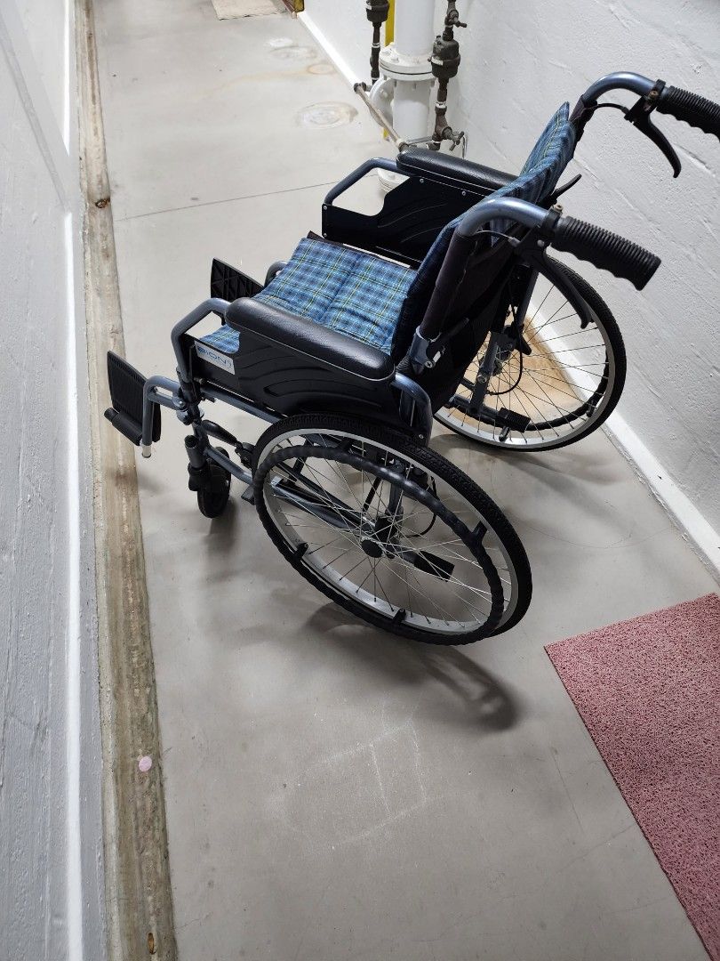 Normal sized wheelchair used 5 times only, Health & Nutrition ...