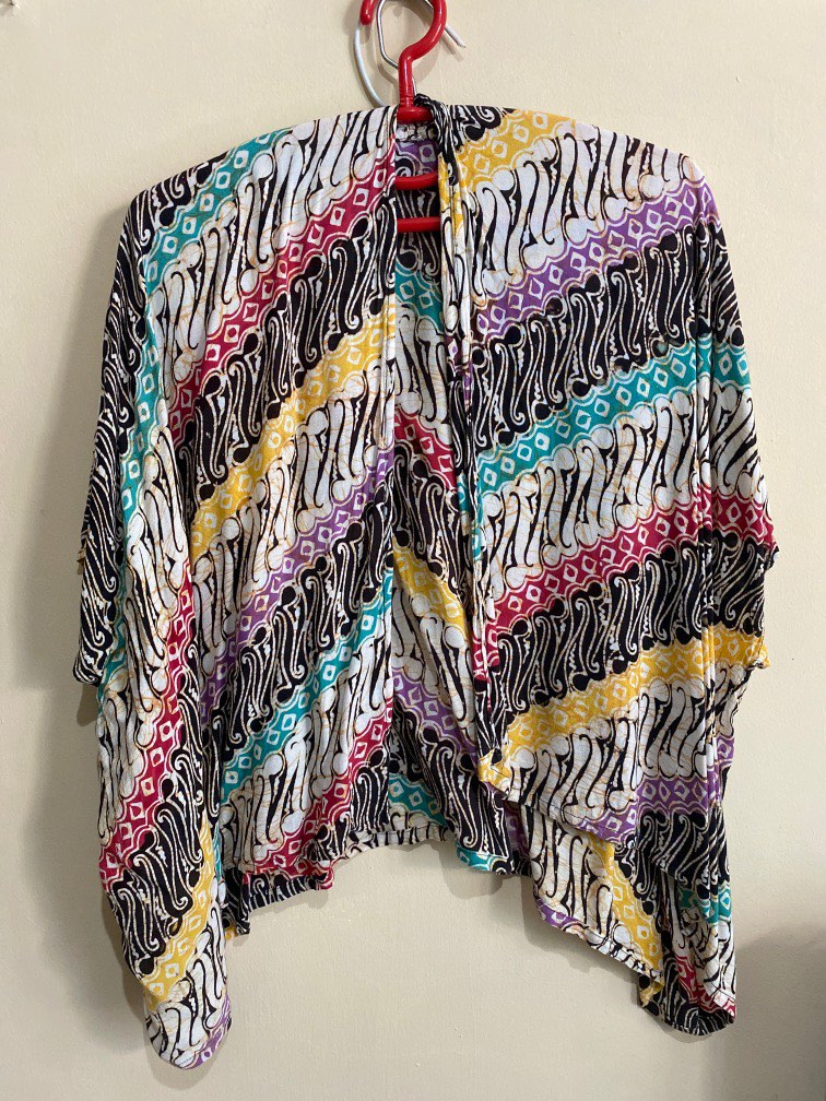 Outer batik parang, Fesyen Wanita, Pakaian Wanita, Baju Luaran di Carousell
