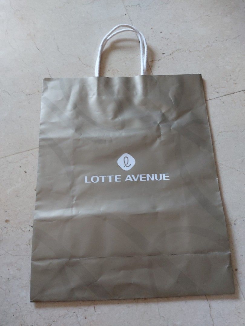 Paper bag lotte avenue/31×30×12, Barang Yang Dicari di Carousell
