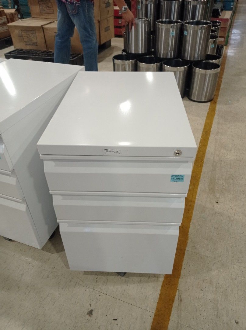 Pedestal cabinet steel 3drw w/O key on Carousell