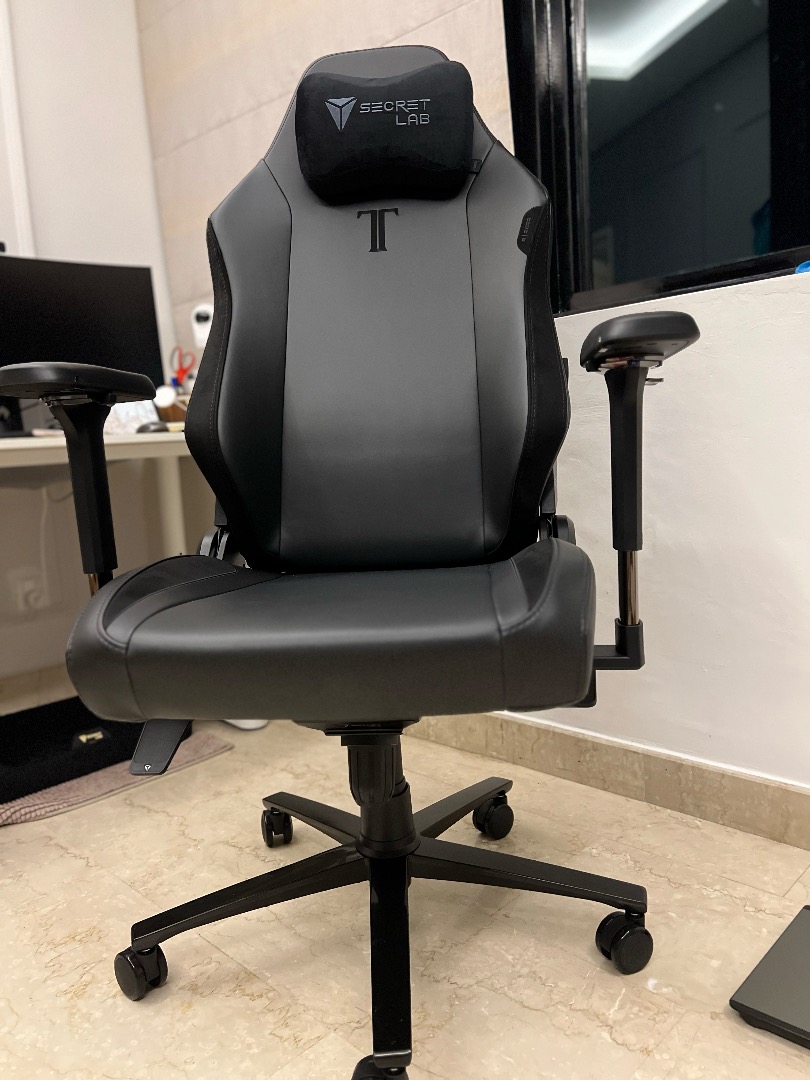 SELLING FAST! 2 WEEKS OLD SECRETLAB TITAN CHAIR FOR SALE! $500 ...