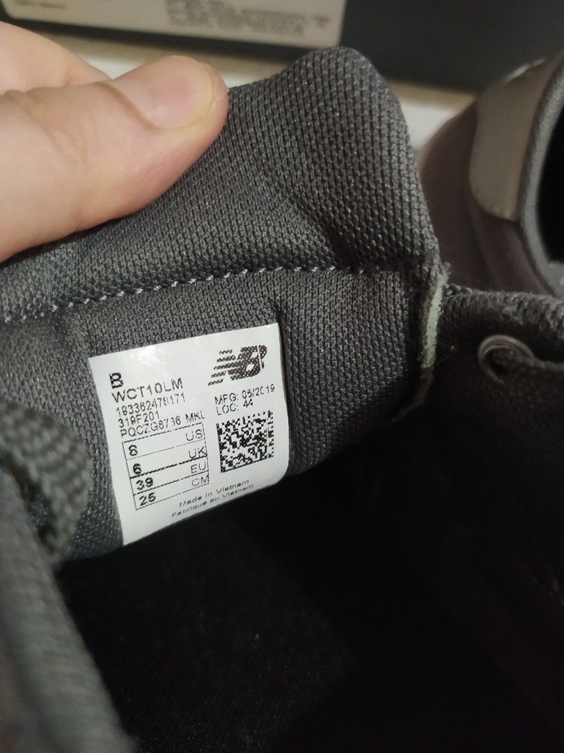 Sepatu New Balance NB Shoes Original, Fesyen Wanita, Sepatu di Carousell
