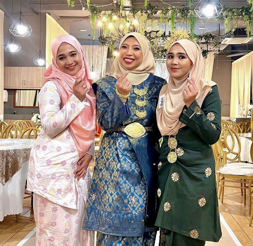Sewa Baju Pengantin Songket | Sewa Baju Kebaya Pengantin | Kebaya ...