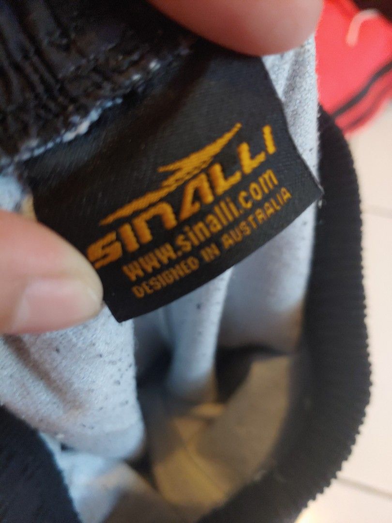 SINALLI, Women's Fashion, Activewear on Carousell