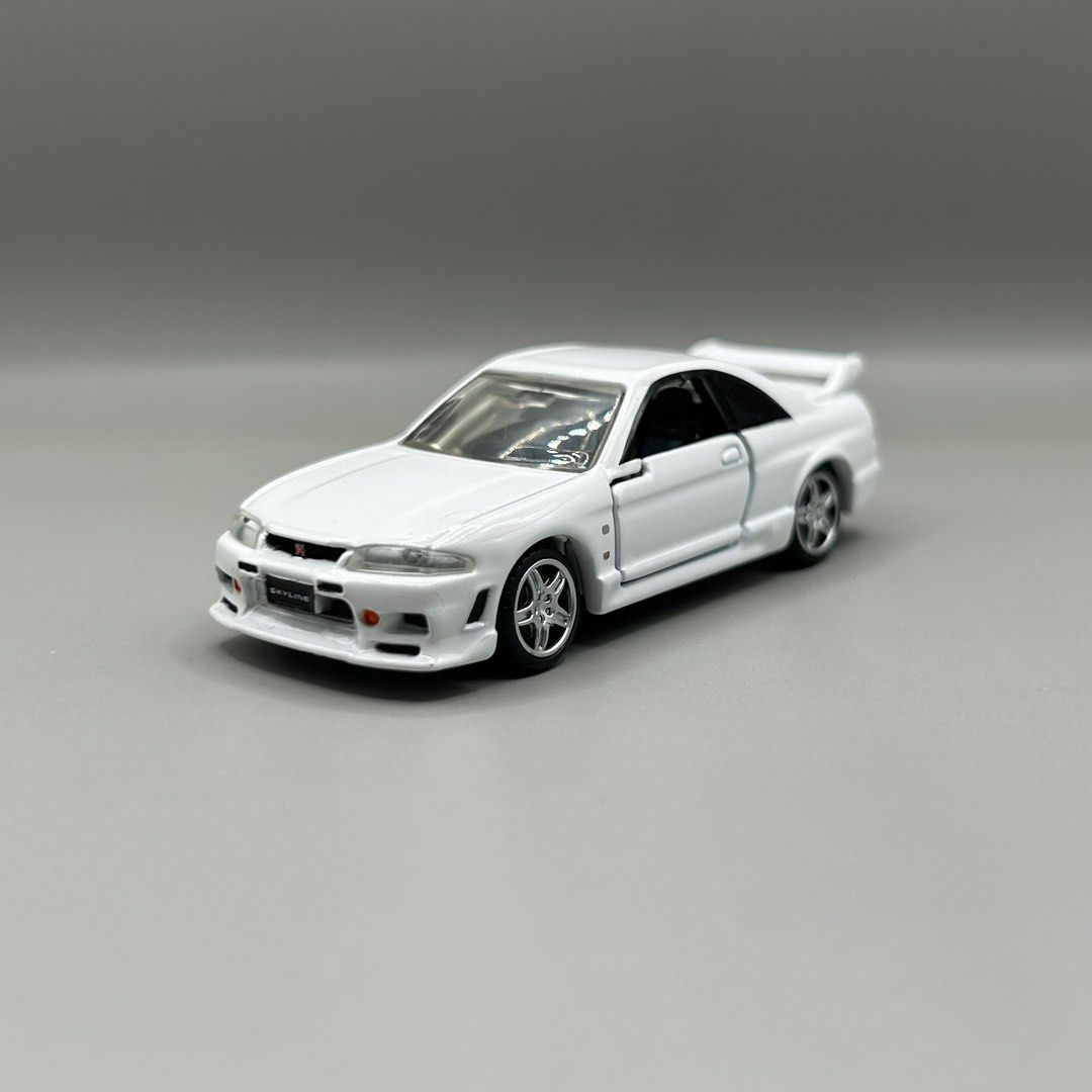 Tomica Premium 13 Nissan Skyline GT-R R33 with free protector, Hobbies ...