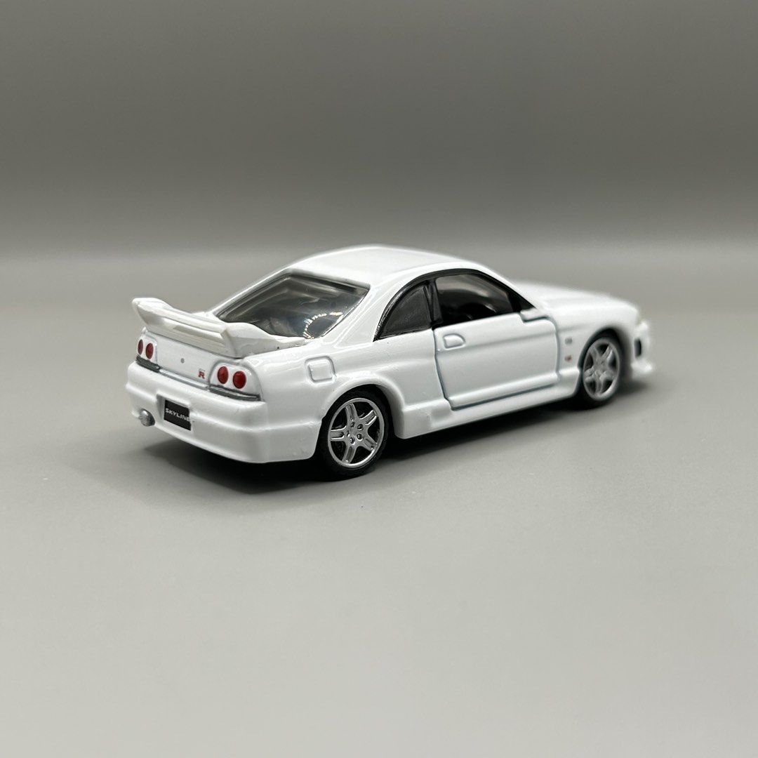 Tomica Premium 13 Nissan Skyline GT-R R33 with free protector, Hobbies ...