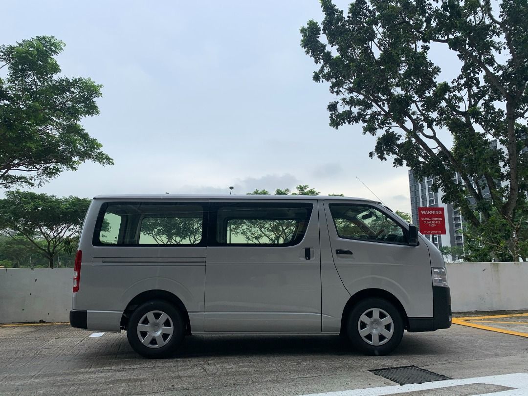 Toyota Hiace 2.8 DX with Rear Aircon Auto, Cars, Commercial Vehicles ...